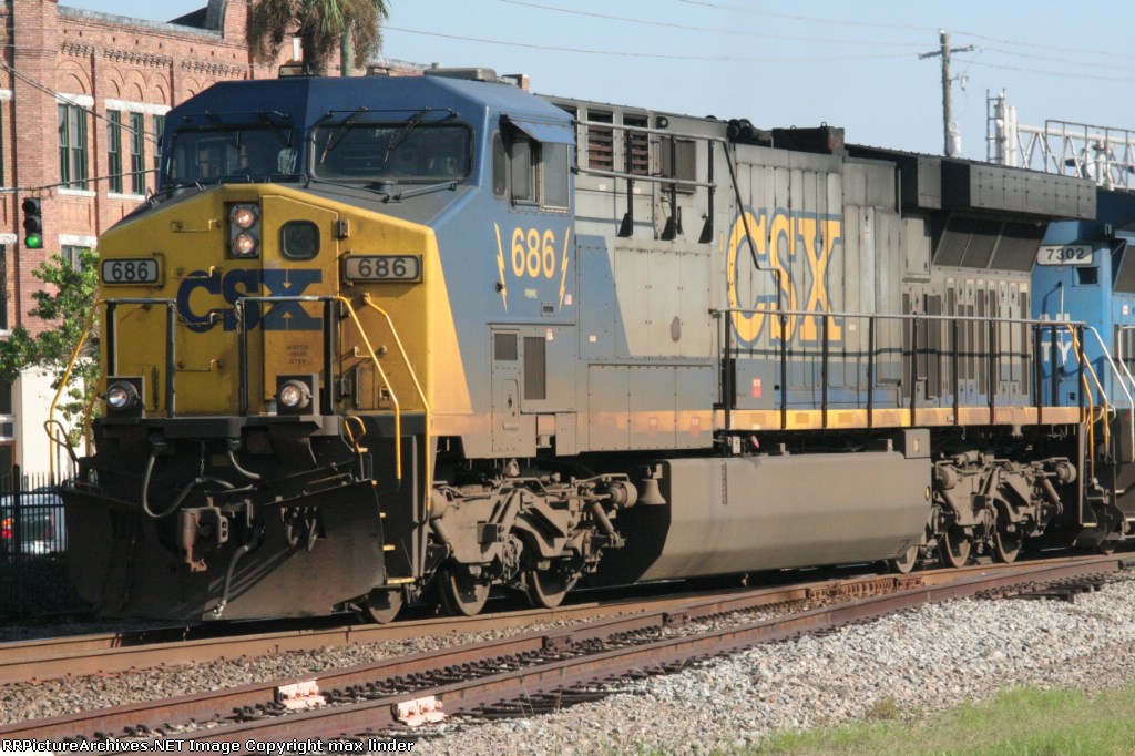 CSX 686
